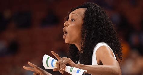 Kentucky Wbb Head Coach Kyra Elzy Hosting Meet Greet Thursday