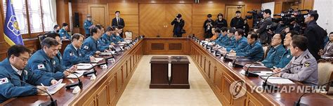 의료 현장 지키는 전공의 공격 움직임에 대해 경고하는 한덕수 총리 연합뉴스