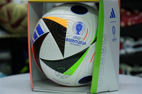 2024欧洲杯官方比赛用球adidas FUSSBALLLIEBE OMB 足球鞋美图 实拍图片 足球鞋足球装备门户 ENJOYZ足球装备网