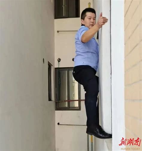 惊心动魄！女子跳楼瞬间，民警一把抓住了她的手腾讯新闻