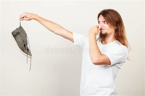 Mens Die Bedorven Rotte Zure Melk Ruiken Stock Foto Afbeelding