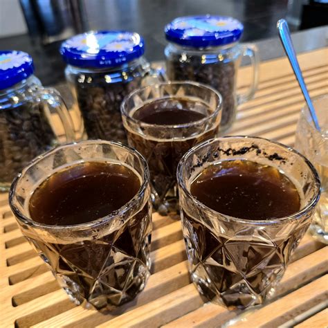 해운대카페 원두판매 더치커피 버니빈 🌟버니빈에서는 저희가 판매하는 다양한 원두를 정기적으로 커핑하며 향미를 테스트하고 있습니다 ☕️ 커핑은 커피의 품질을 평가하고 각