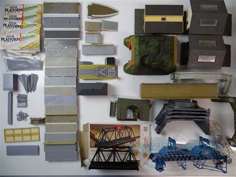 Lot 583 A Large Quantity Of Oo Gauge Platforms