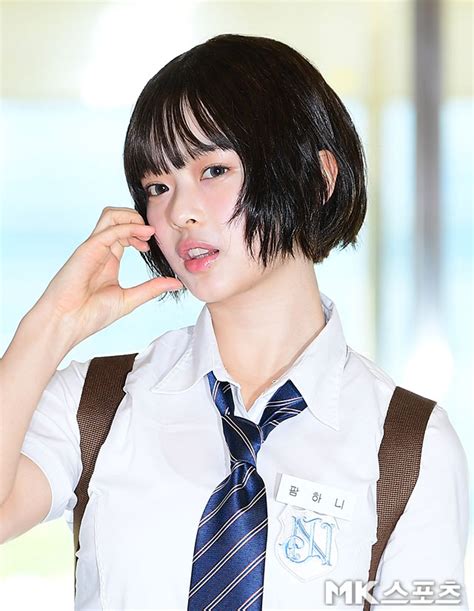 뉴진스 하니 ‘사랑스러운 똑단발 볼하트 [mk포토] Mk빌리어드