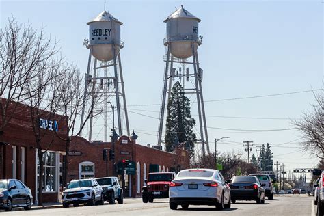 Reedley Soon To Flush Out Downtown Water Towers Mid Valley Times