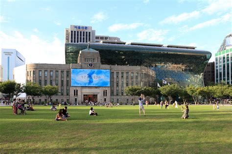 서울시민의 희로애락이 함께하는 공간 서울광장