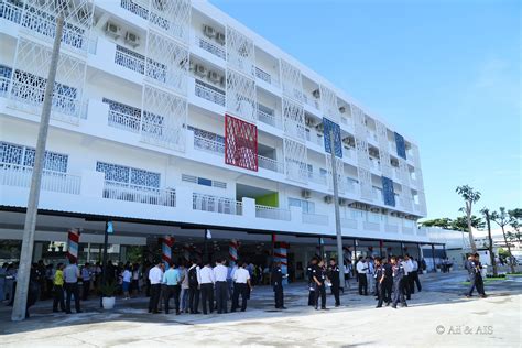 វិទ្យា ស្ថាន និង សា លារៀ ន អ ន្តរ ទ្វី ប អា មេ រិ កាំ ង បើក ស ម្ពោ ធ អ គារ សិ ក្សា នៅ សា ខាចា