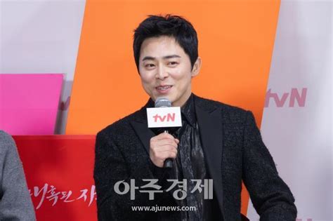 포토 조정석 처음으로 왕 역할 급격한 신분 변화에 당황 아주경제
