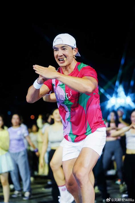 劉畊宏再圓歌手夢！演唱會變集體跳操 觀眾為言承旭買票大傻眼 娛樂星聞