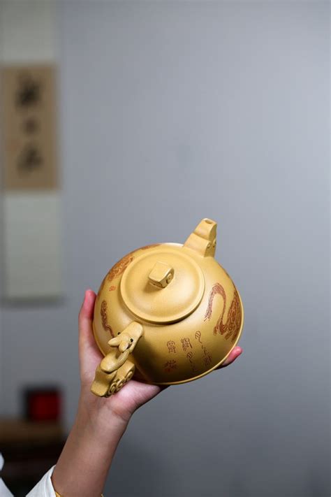 玉兔望月蒋爱英 国家级高级工艺美术师 原矿黄金段 520cc 宜人出品