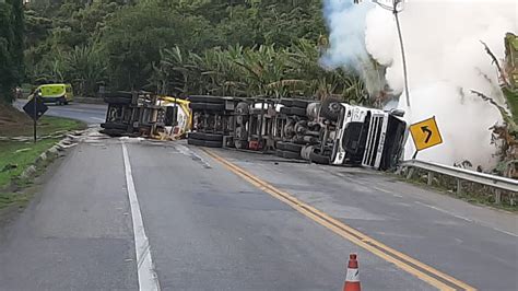 Acidente Envolvendo Carreta Interdita A Br 101 Em Rio Novo Do Sul A