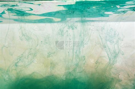 墨水在水里