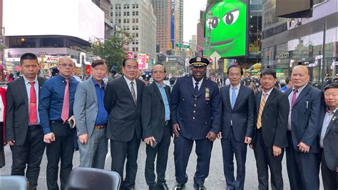 107 Estartv第一直播 纽约时代广场 警民联欢活动！new York Times Square Police Event