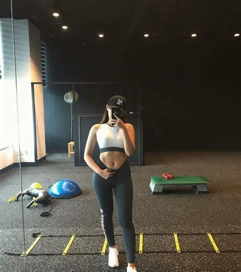 又一韓國女英語老師走紅，魔鬼身材讓學員都無法專心學習 每日頭條