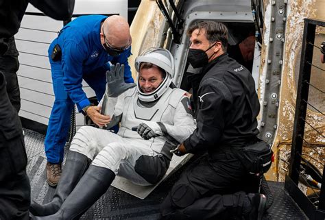 Nasa Spacex Crew 5 се приземи след 5 месечна мисия