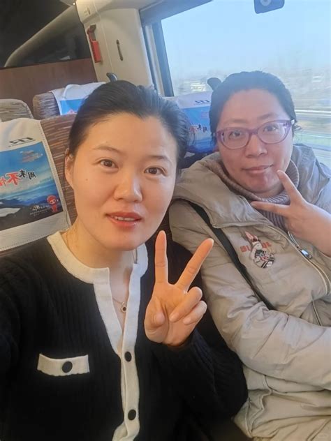 臭美一下，还是喜欢素颜自拍