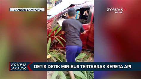 Detik Detik Minibus Tertabrak Kereta Api Hingga Ringsek