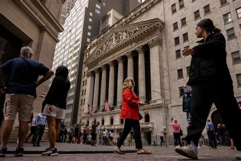 Wall Street Bulls End Week Unrattled After Fast Run Up In Yields
