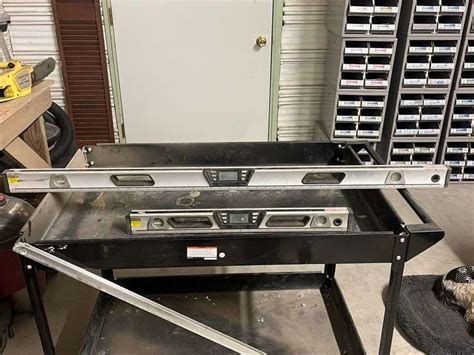 2 4 Craftsman Lazer Trac Levels Needs Batteries Isabell Auction