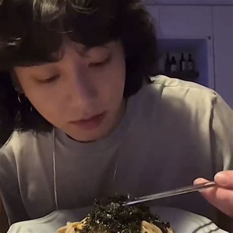 Jungkook Lagi Hobi Memasak Ini Resep Makguksu Minyak Perilla Ala