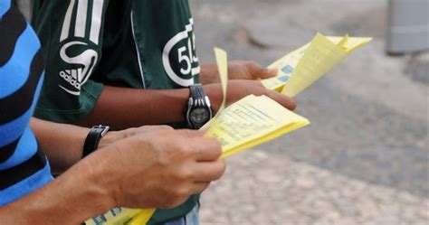 Intervalo Da Notícias Contrata Se Quatro Pessoas Do Sexo Masculino