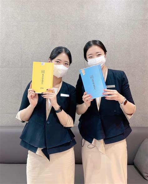 바른우리교정치과 병원에서 열심히 치료 중이신 자녀분과 어머님께서 여행을 다녀오셨다며~ 저희에게 선물을 챙겨 주셨어요🫣 ⠀ 헙 ⠀ 진료 예약이 없는 날임에도