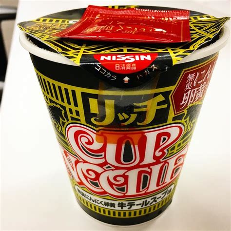 年始に太ってしまったからダイエットしなきゃいけないという投稿をしたら、それを見た人たちが、徳力はカップヌードルばかり Flickr