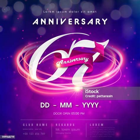 보라색 추상 미래 공간 배경에 67 주년 기념 로고 템플릿 하이테크 네트워크 디지털 기술 개념 설계 요소로 숫자를 축하하는 67 번째 현대 기술 디자인 광고에 대한 스톡