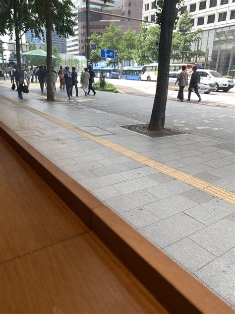 요리조리도리미돌이 On Twitter 잠깐 카페에 앉아서 사람들을 구경하고 있다 시간의 여유가 주는 행복 첨 느껴본다