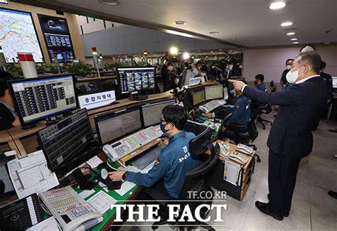 이상민 행안부 장관 경찰의 날 하루 앞두고 서울경찰청 방문 Tf사진관 포토 기사 더팩트