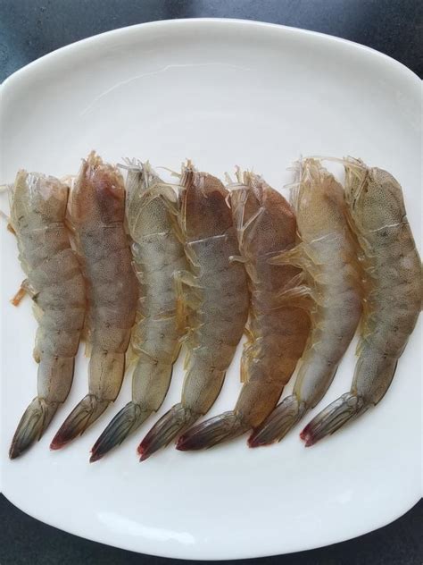 【如何快速去虾线的做法步骤图，怎么做好吃】吃饱再减肥大王下厨房