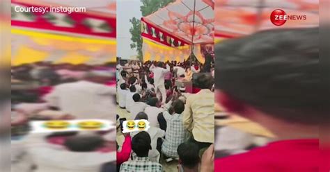 Bhabhi Dance On Mujhko Ranaji Maaf Karna Then Fell From The Stage