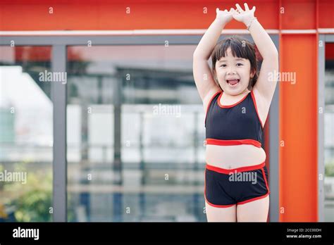 Fille En Maillot De Bain Portrait Banque De Photographies Et Dimages à