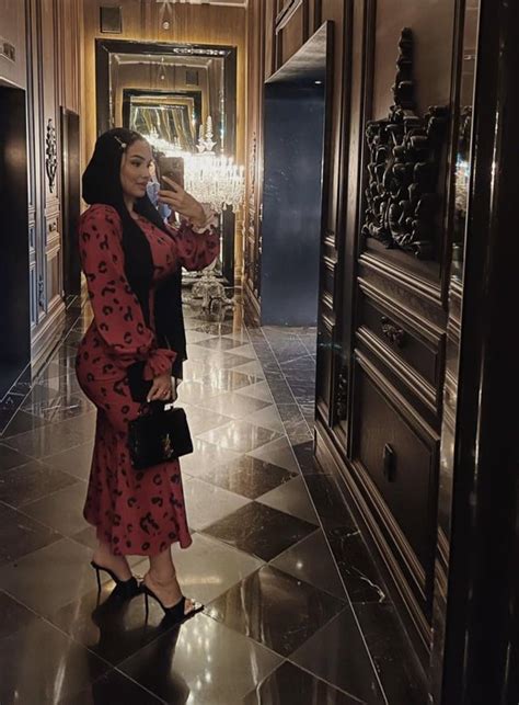 Stunning Barbee Rhellobarbee