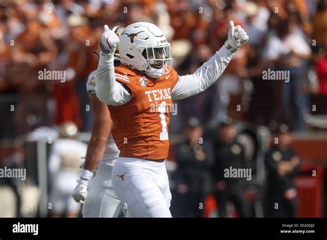 Austin Tx November 01 Defensive End Colin Simmons 1 Of The Texas