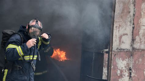 Пожар горя в бивш хотел в центъра на София Новини бг