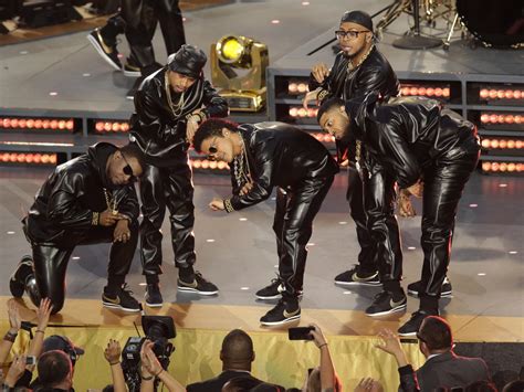 Bruno Mars Sorprendió Con Su Show En El Super Bowl 50 Fotogalería Música Los40 Colombia