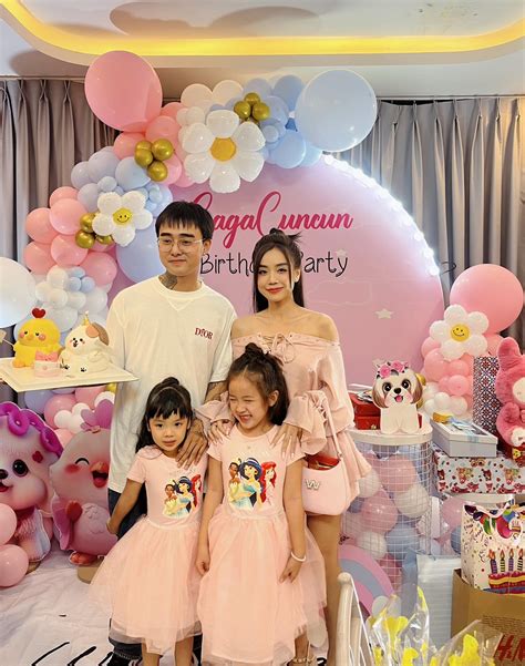 Cindy Lư vợ cũ Hoài Lâm đăng ảnh gia đình hạnh phúc bên Đạt G