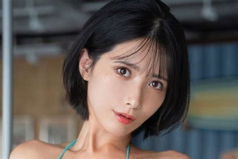 Jill、行方が気になるほどけ紐ビキニ グラッチェ
