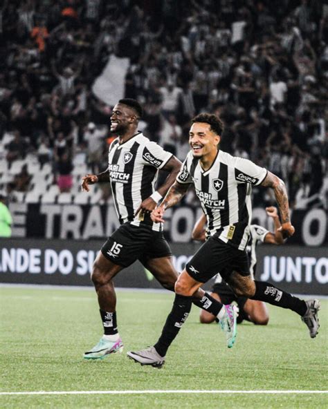 Botafogo Bate Fluminense No Clássico Vovô Assume Liderança Do