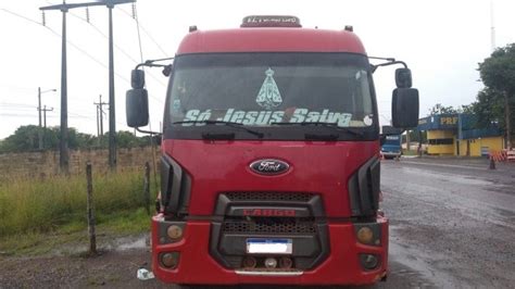 Motorista que realizava transporte irregular de gado é flagrado pela PRF na BR Polícia