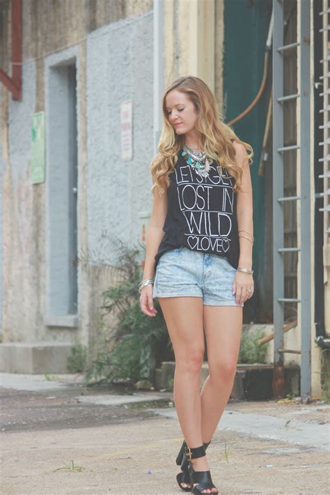 Upbeat Soles Wild Love Florida Fashion Fashion Muscle Tee Outfits