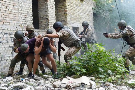 ウクライナ紛争の犠牲者、総計8000人近くに 国連発表 写真3枚 国際ニュース：afpbb News