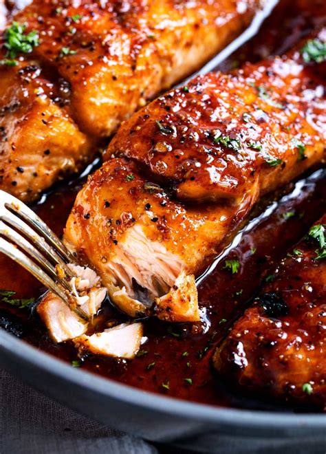 Honey Garlic Glazed Salmon 20 Min Recipe The Chunky Chef