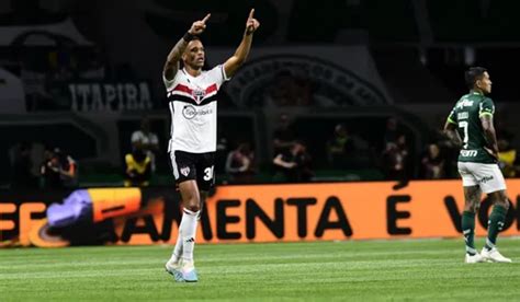 São Paulo vira no Allianz e elimina Palmeiras da Copa do Brasil GP1
