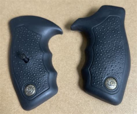 Oem Taurus Rubber Finger Groove Grips Small Frame Revolver 85 605 856