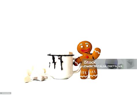 밝은 배경에 마 시 멜로와 핫 초콜릿 컵에 진저 남자 공간을 복사 클로즈업 2019년에 대한 스톡 사진 및 기타 이미지 2019년 갈색 겨울 Istock