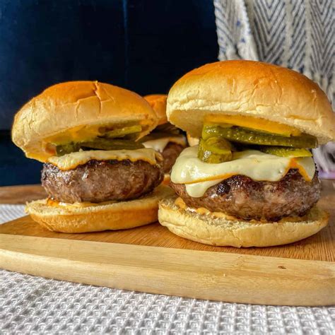 Classic Cheeseburger
