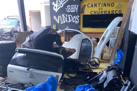 Polícia Militar Prende Quatro Pessoas Em Barracão Utilizado Para