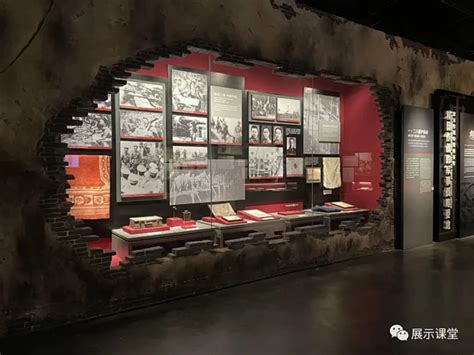 【上海抗战与世界反法西斯战争主题展】定制展柜：残垣断壁与玻璃展柜结合，斑驳的墙面，锯齿状的窗洞内展示了中￿242781777 花瓣网